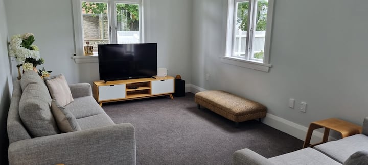 Beautiful House Right In The Heart Of Greytown - Carterton