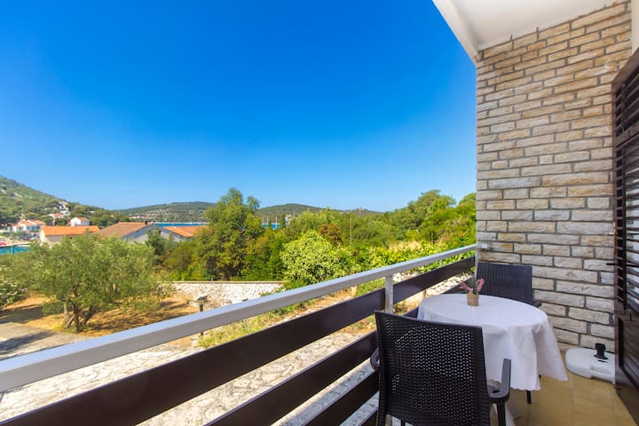 Apartment In Tisno Near The Bridge - Tisno