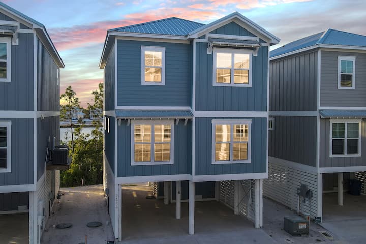 Orange Beach Across Street From Beach! Serene View - Orange Beach, AL