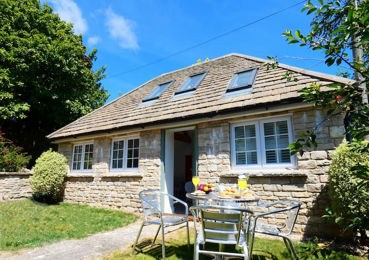 Detached Studio. Sleeps 2. Parking, Pet Friendly - Corfe Castle