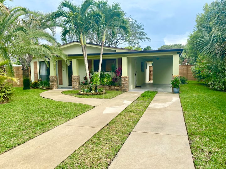 Sun Kissed Tropical Breezes Vacation Rental - Melbourne, FL