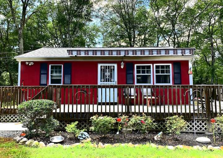 Small Cozy Cabin In Country Setting. - Rhode Island