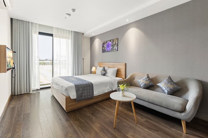 Luxury Suite With Bathtub, Balcony Near The Beach - Da Nang, Province, Vietnam