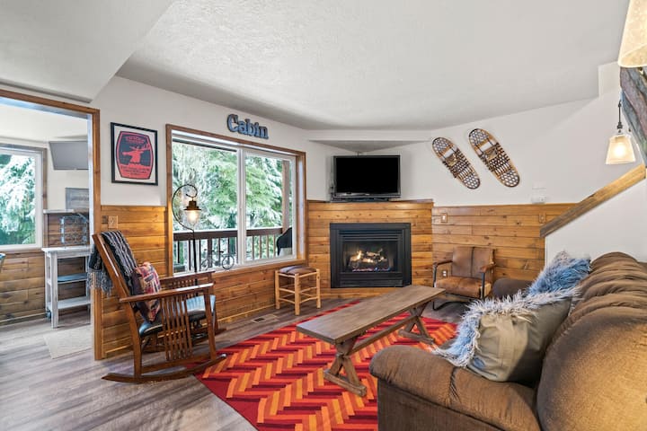 Cozy Camp Creek Cabin Chalet-close To Everything - Cooper Spur Mountain Resort, OR