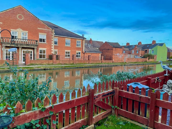 Cozy Canal Side House - Loughborough