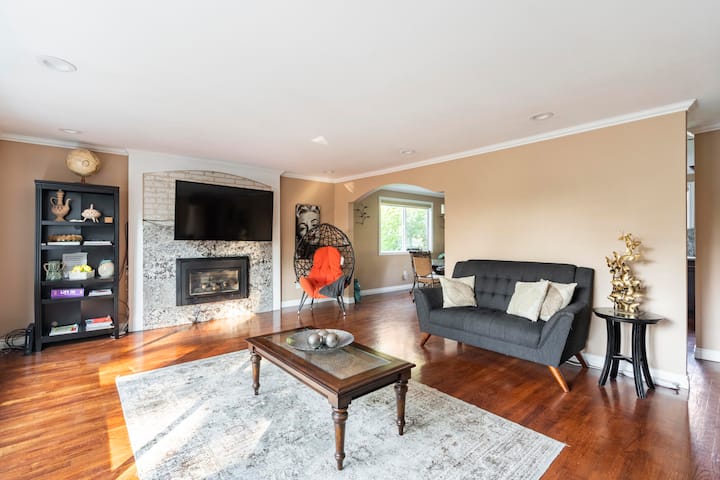 Kirkland 3 Bd, 2 Bath, Near Totem Lake Mall - Redmond, WA