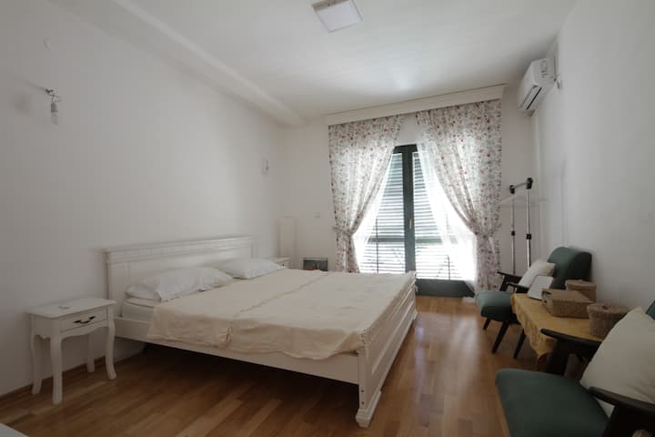 Apartment Mia - Budva Center - ブドヴァ