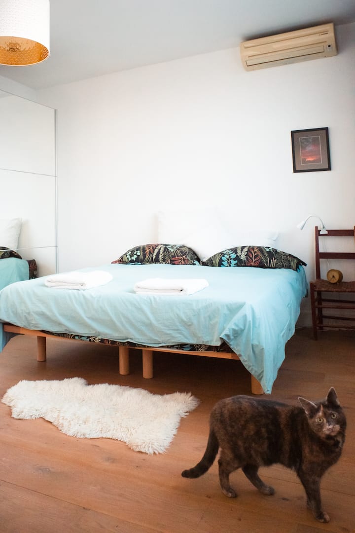 Spacious Room W Organic Bed (Coco-mat) & Den - Ámsterdam