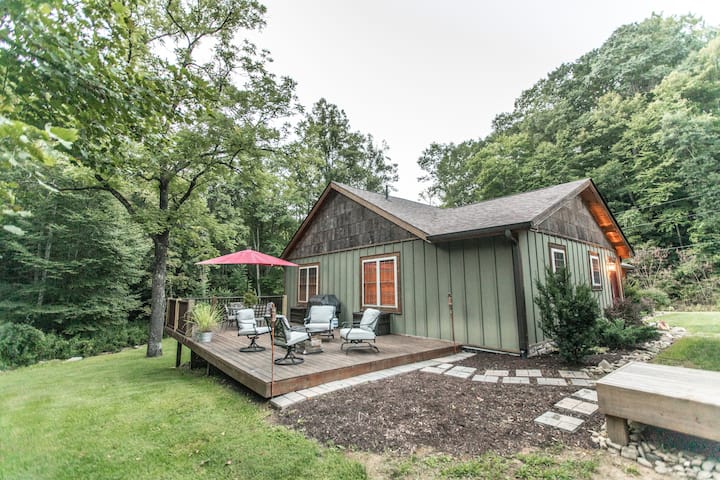 Luxury Mountain Chalet Escape - Roan Mountain, TN