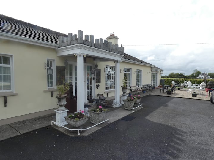 Bunratty Castle Mews Guesthouse - Shannon