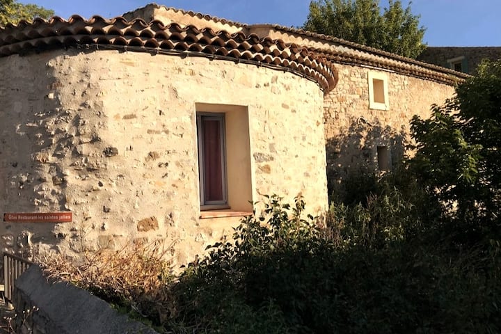 Gîte Dans Village Médiévale Avec Piscine Partagée - Drôme