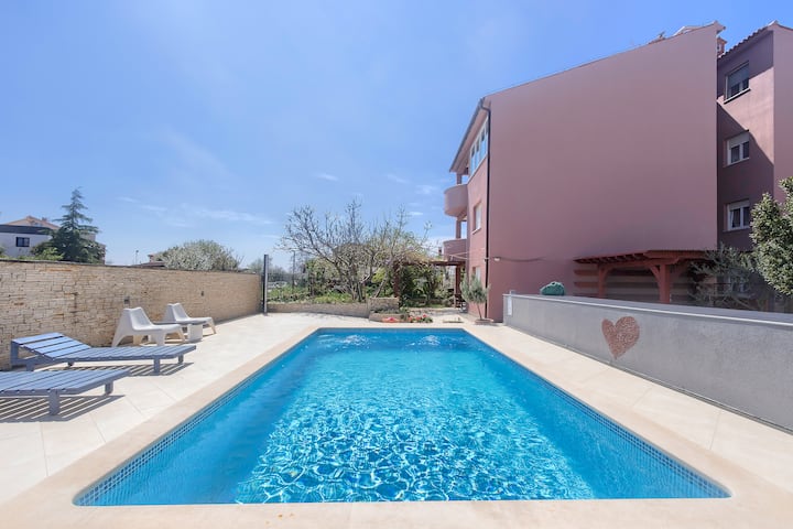 Erholung Am Meer Familien Apartment #4, Pool - Fažana