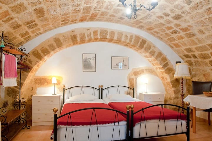 Archeological Room In The Old Town Of Rhodes - Rodas