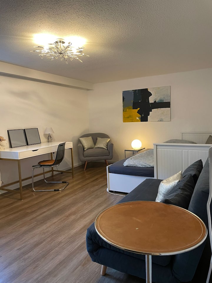 Liebevoll Eingerichtete Souterrain Wohnung - Freiburg