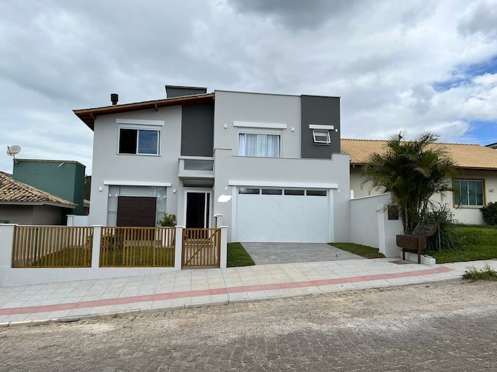 ¡Casa Imperdible Con Piscina! - Garopaba