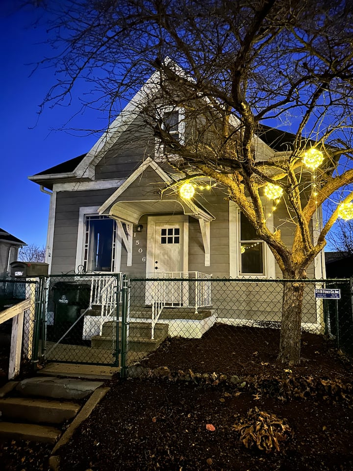 The Homey Hamilton House - Cedar Rapids, IA