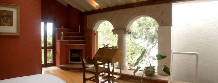 Villa D' Acqua Two Story Lakeside Guest House - Tzintzuntzan