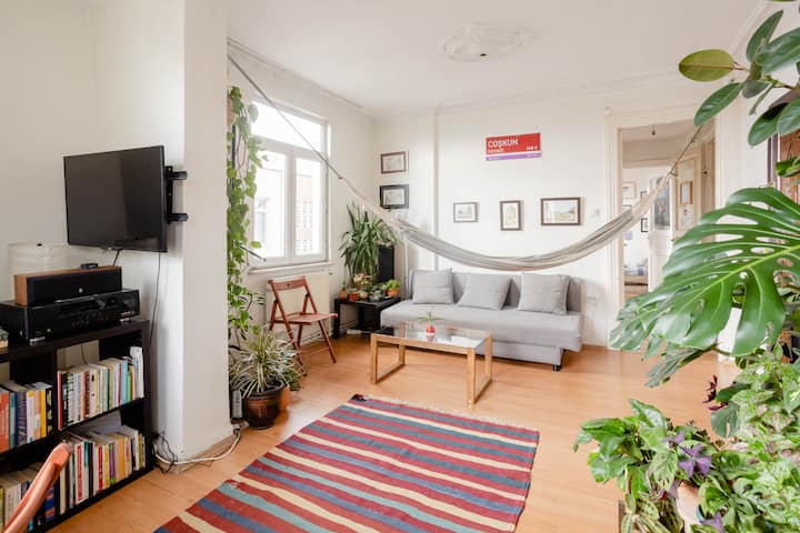 Lovely Dbl Bedroom W/ Bosphorus View In Cihangir - Istanbul