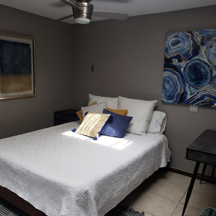 Appox. 3 Blocks From Lanl #B Renovated Room Rental - Los Alamos, NM