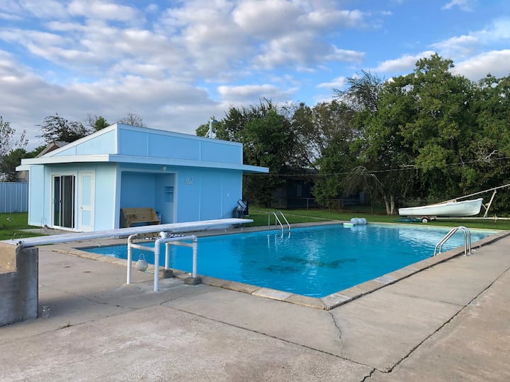 Saylor's Rest-wind Catcher House & Large Pool - Port Lavaca, TX