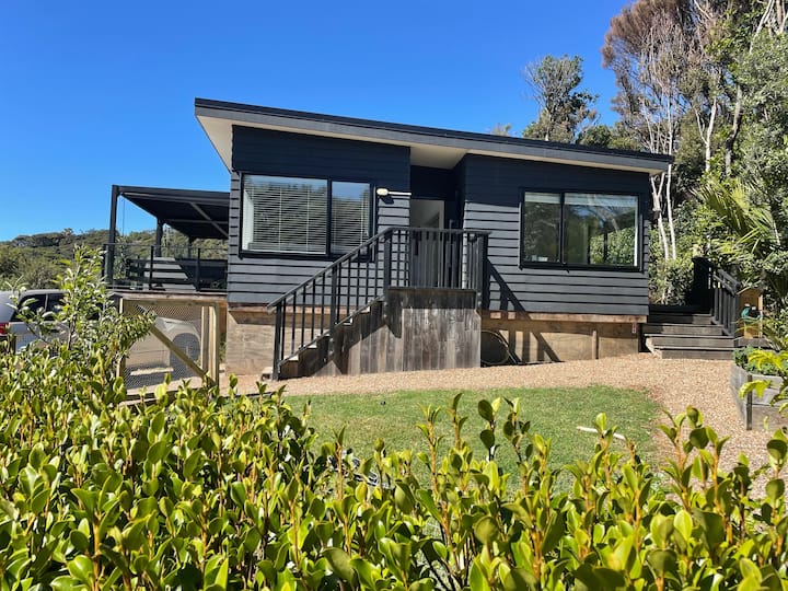 Gorgeous Onetangi Haven With Bush & Sea Views - Waiheke Island