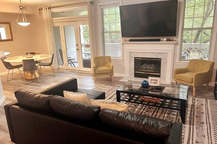 Lovely Entire 2 Bed/2 Bath Condo - Reston - Reston, VA