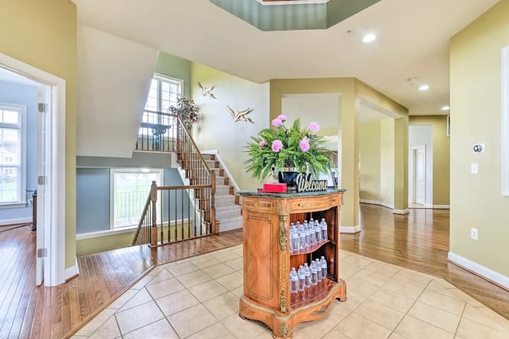 Lux Dc Metro Area Home W/ Theater & Game Room! - Waldorf, MD