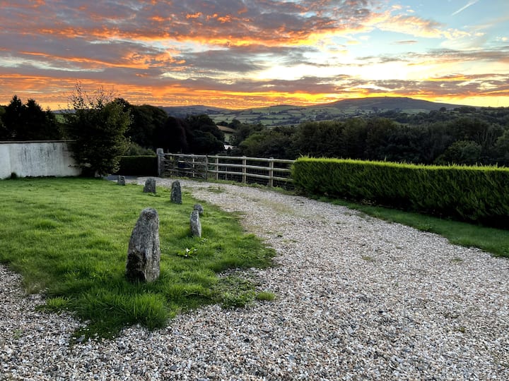 Stunning Dartmoor Views, Spacious Barn, Tavistock - Tavistock