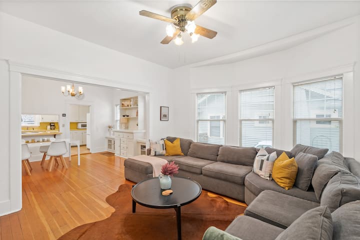 Bright And Cozy Alberta Arts Bungalow With 2 Bds - Portland, OR