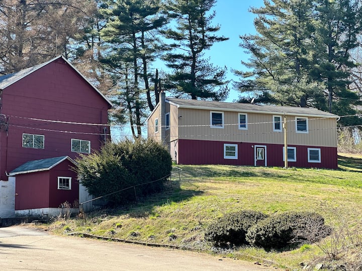 Your Own Private 50-acre Country Group Getaway - Plumpton Park Zoo, Rising Sun