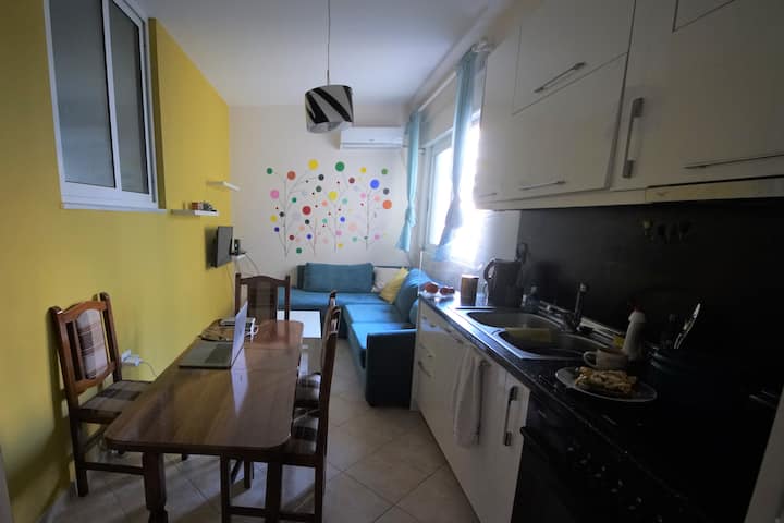 Cozy Flat Near The Big Park - Tiran