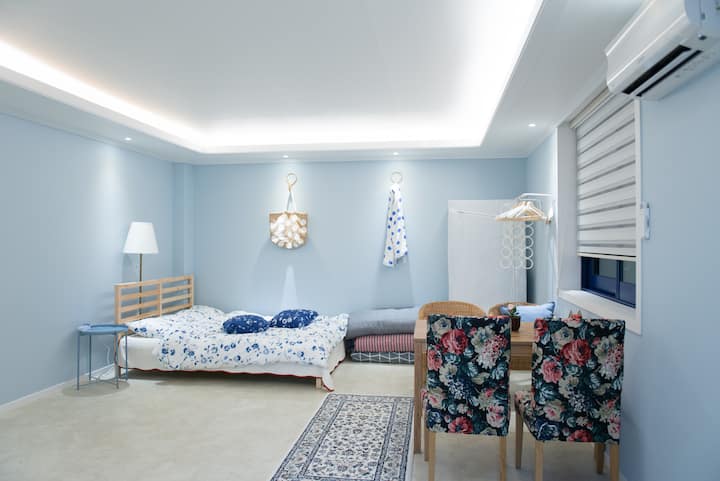 303호, 프렌치스타일의 패브릭이 아늑한 느낌을 주는 공간(한섬해수욕장 걸어서 3분) - Donghae-si