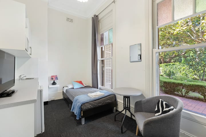Private Single Kitchenette Room - Shared Bathroom - North Sydney