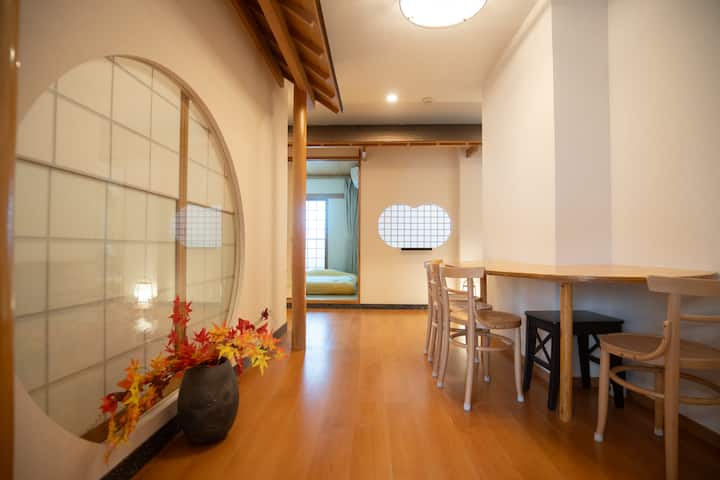 道頓堀民宿松の阁；步行1分钟抵达格力高/道顿堀/黒門市場/机场直达/usj/3室2厅带地暖2卫2浴 - Osaka