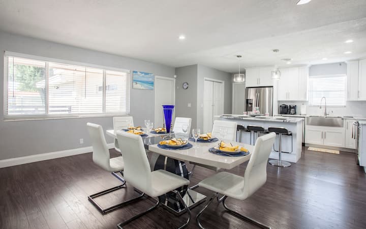 Spacious 4/3 Large Pool Home :Parking, Bbq Wifi! - Miramar, FL