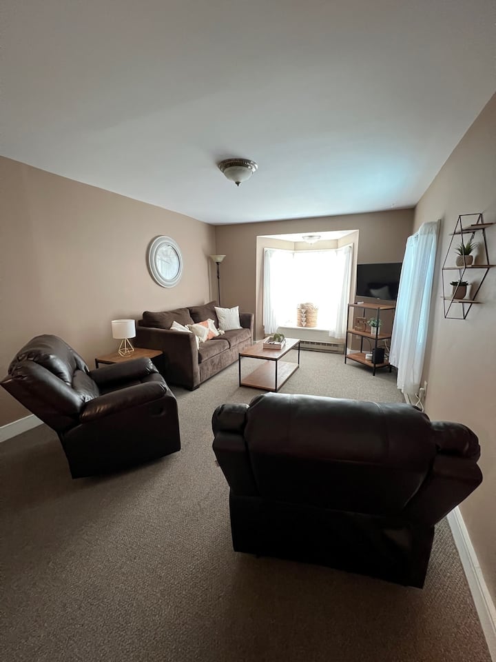 Perfect Saratoga Location - Cozy 1 Bedroom Apt - Saratoga Springs, NY