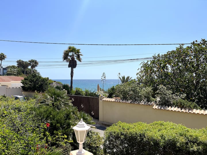 En La Mejor Cala De Alicante - Costa Blanca