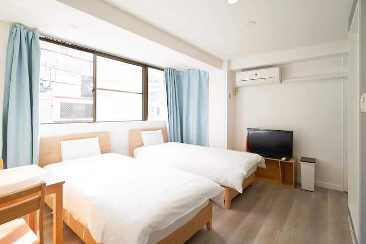 Private Twin Room Near Doutonbori & Shinsaibashi - Osaka