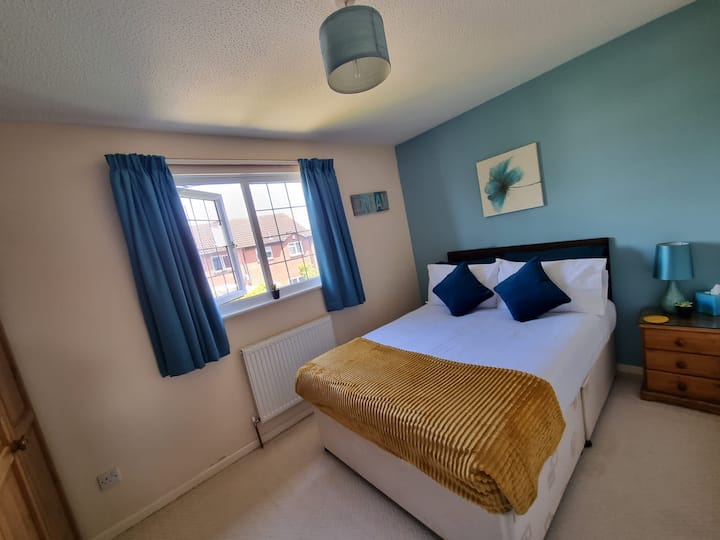 Double Room In Semi Detached House, Great Location - Tewkesbury