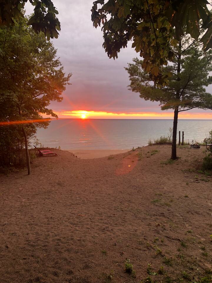 Lake Front Cottage On Beautiful Beach. - Kincardine