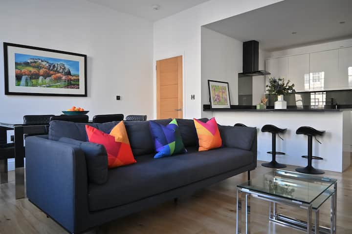 Royal Mile 4 Bed Luxury (Incl Sauna & Jacuzzi) - Edinburgh