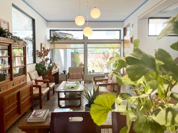 台南 /半。葉Bàn Yè/老城小巷/小型包棟台式老宅/像當地人一樣生活‎ - Tainan City