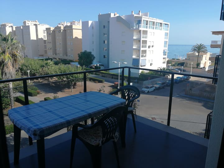 Apartamento Muy Bien Situado A 50 M. De La Playa. - Daimús