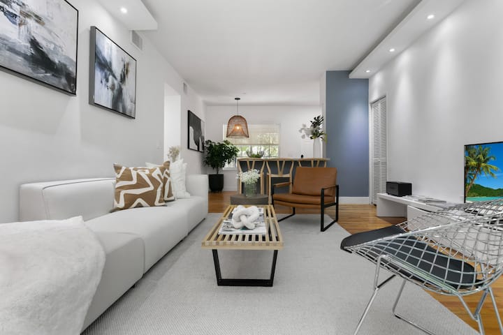 Beautiful 2 Bed/2 Bath On The Bay, By Lincoln Road - Miami Beach, FL