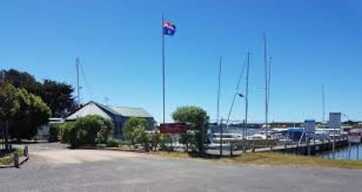 Absolute Waterfront 4.5 Star Accommodation. - Goolwa