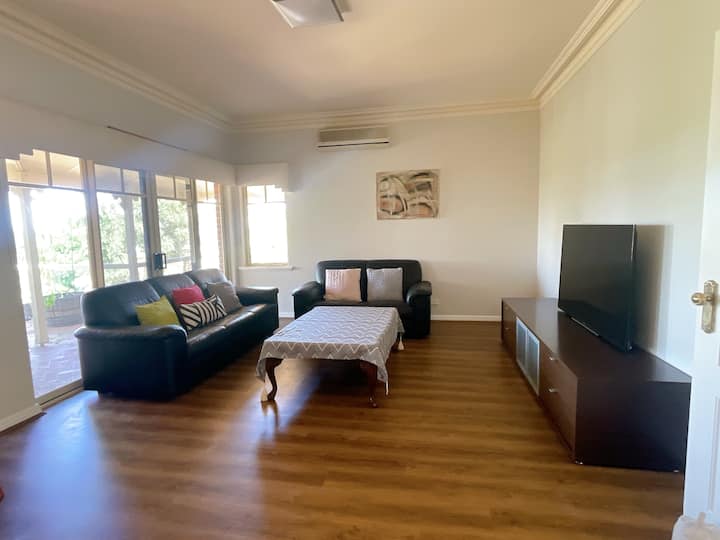 Cozy House | Near Airport/city | Riverside/room1 - Belmont, Australia