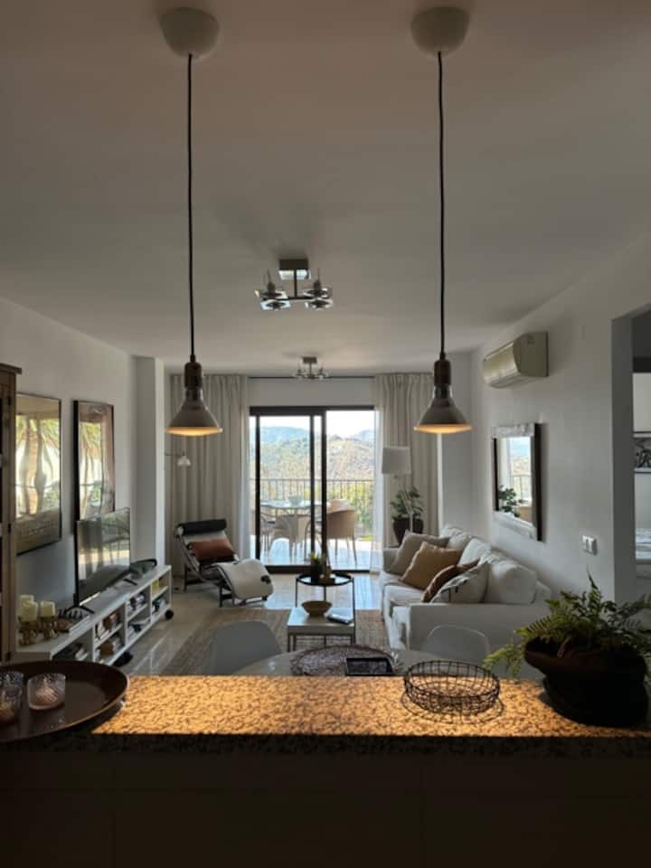 I Hjärtat Av Den Vitkalkade Byn Frigiliana - Frigiliana