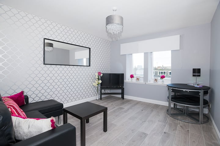 Stunning City Centre Apt With Private Parking - Aberdeen