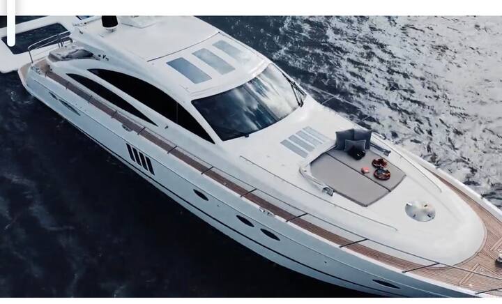 70ft Luxury Yacht, 3 Bedroom - Airlie Beach