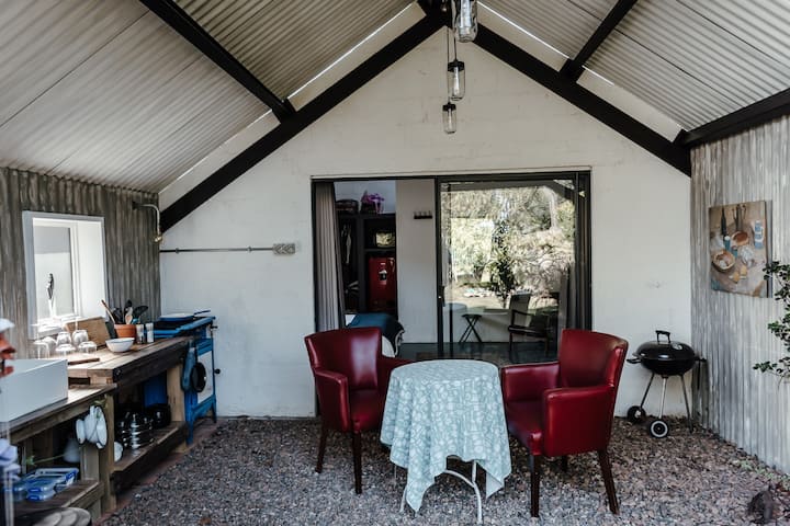 The Shepherds Loft - Outdoor Kitchen Retreat - Pietermaritzburg